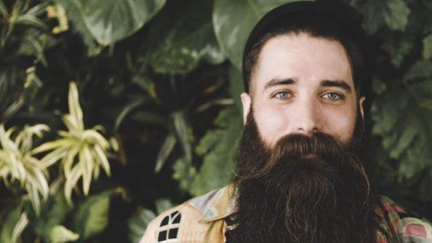 Crecimiento de la barba: factores clave y por qué no crece
